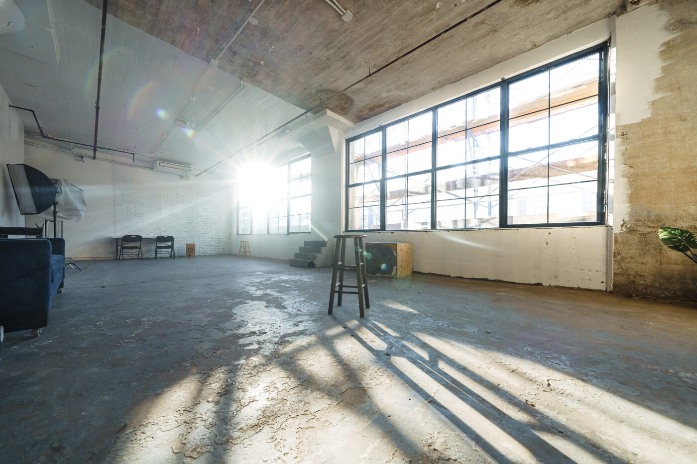 Photo studio with exposed brick and concrete wall available for rent in NY