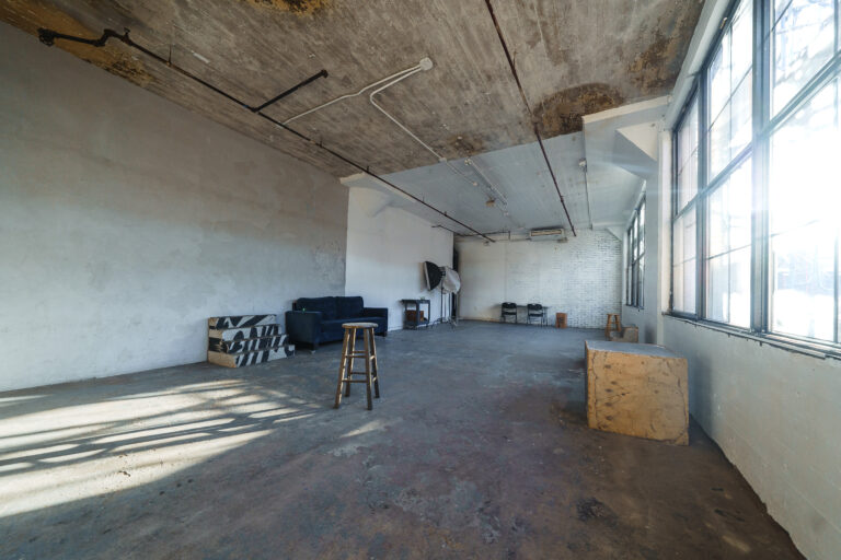Photo studio with exposed brick and concrete wall available for rent in NY