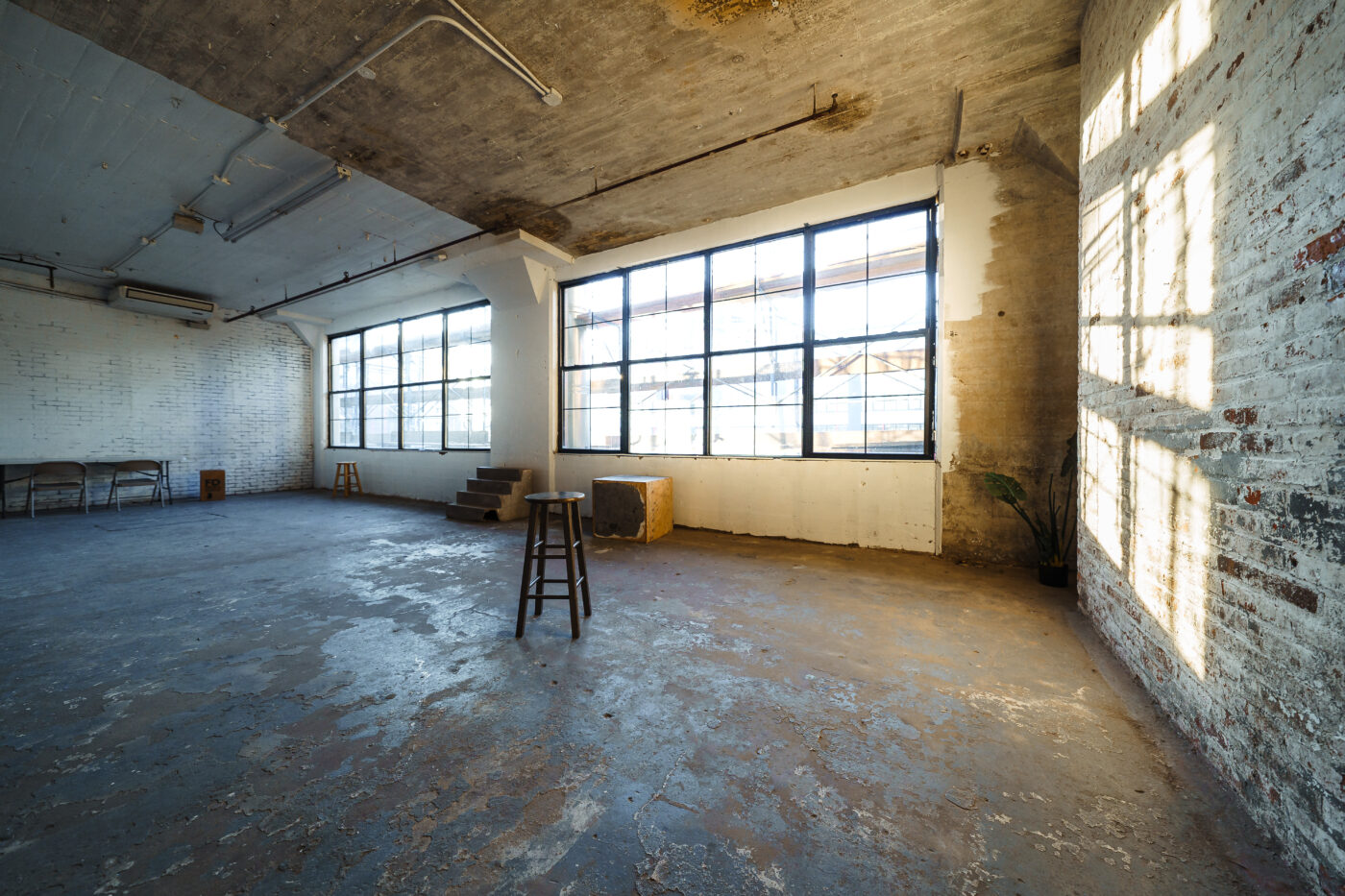 Photo studio with exposed brick and concrete wall available for rent in NY