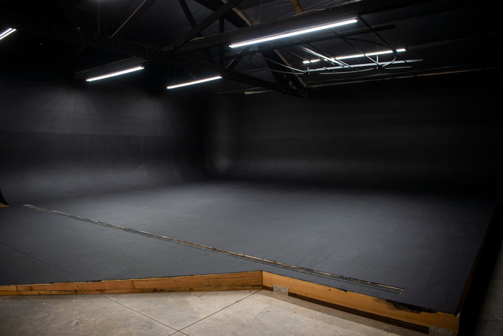 Black cyc-wall car photo studio for rent | FD Photo Studio