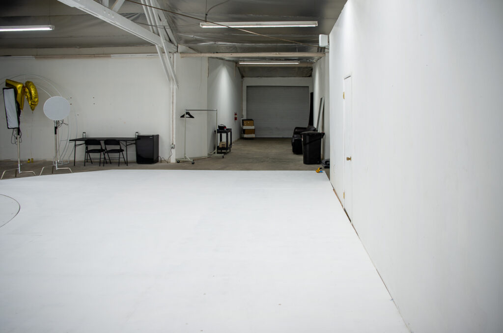 Car photo studio for rent with white cyc-wall | FD Photo Studio