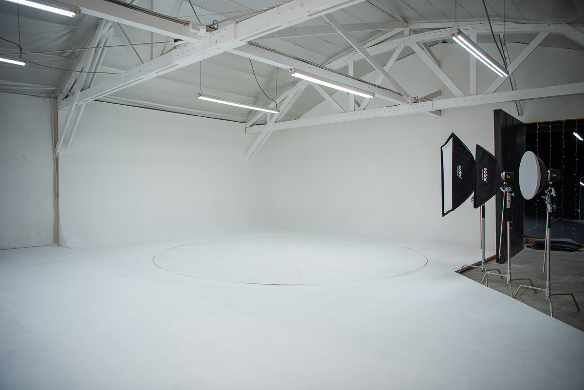 Car photo studio for rent with white cyc-wall and 18' turnable | FD ...