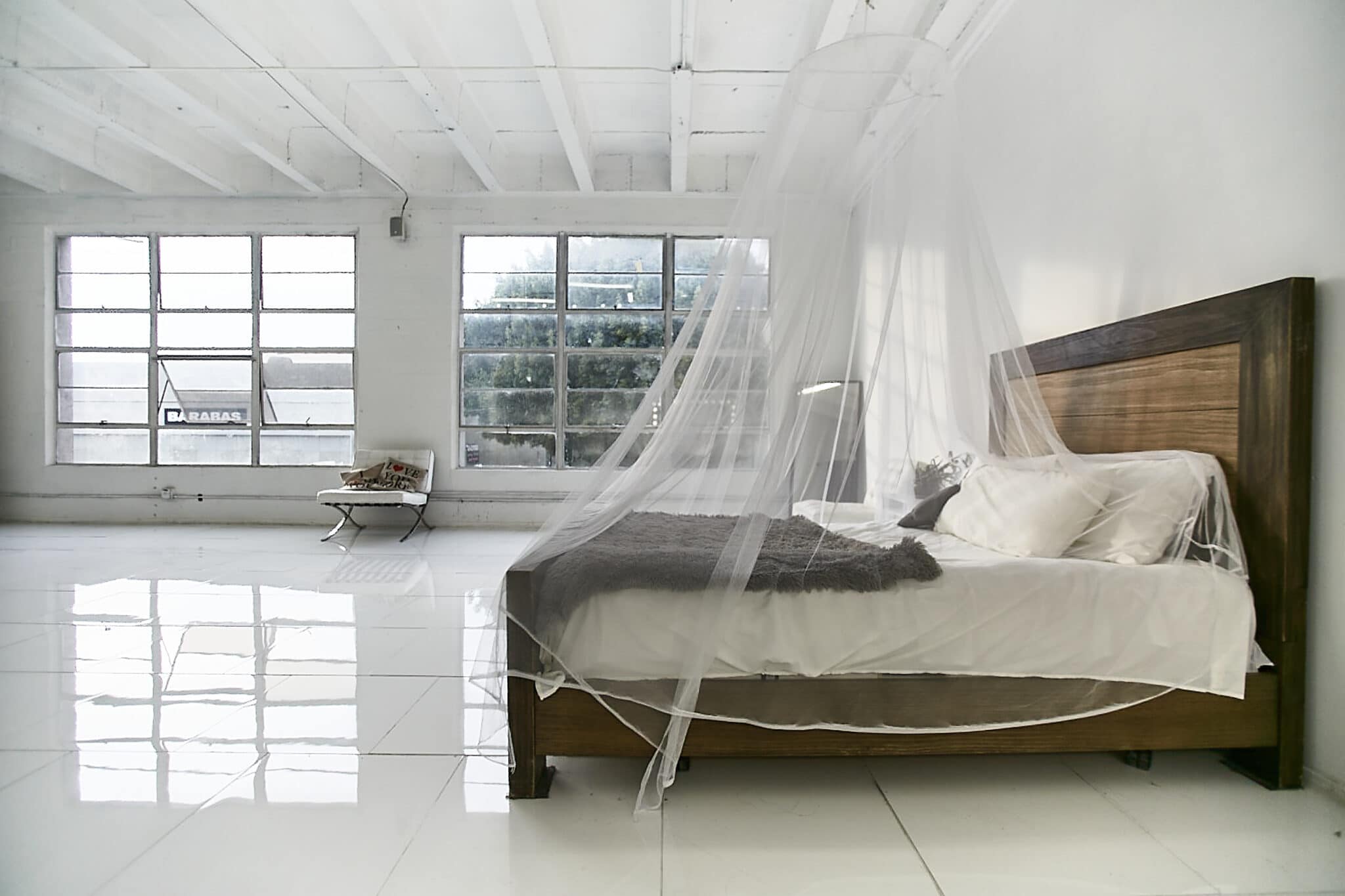 Natural Light Stage with Queen Wooden Bed and Fine-Mesh Baldachin | FD ...