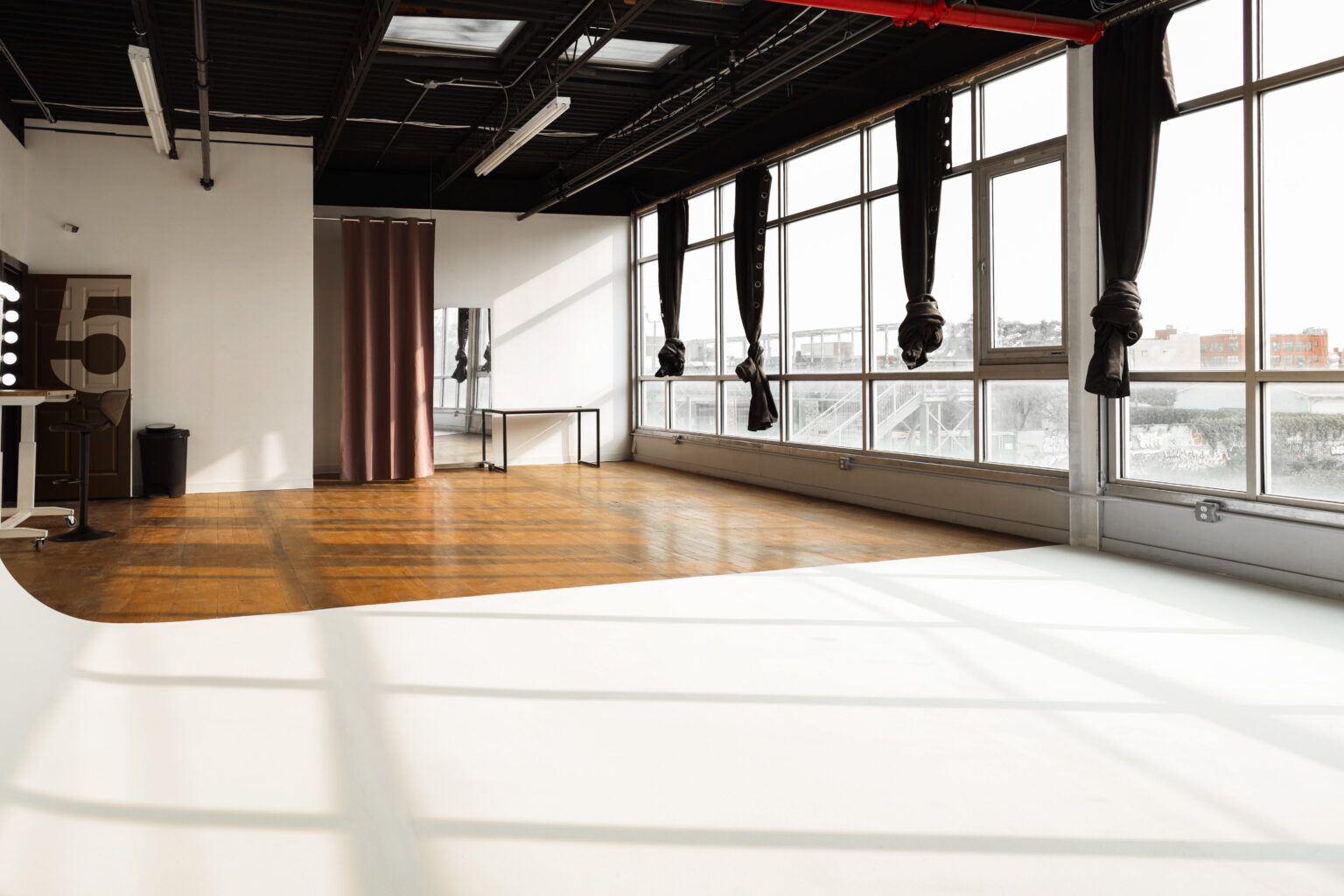 New Daylight Photo Studios with the Large Windows, Wooden Floors ...